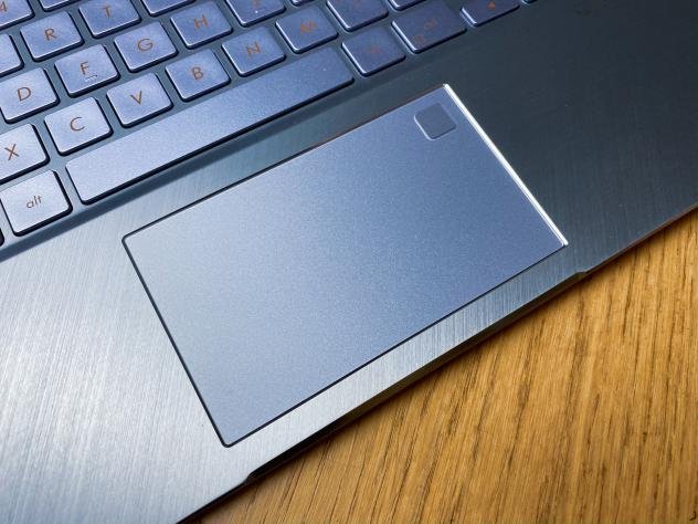 ASUS ZenBook 14: Unboxing And First Impressions